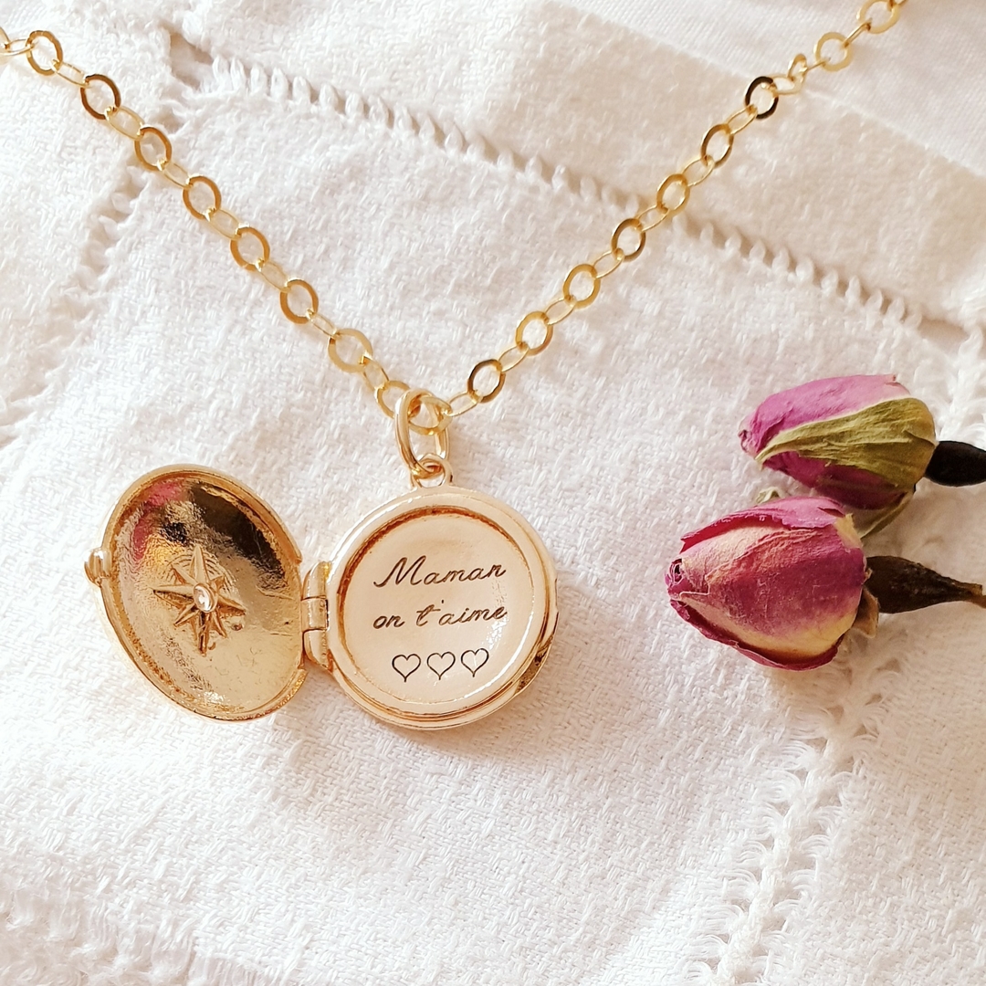 Médaillon rond étoile du nord gravé - Collier maman