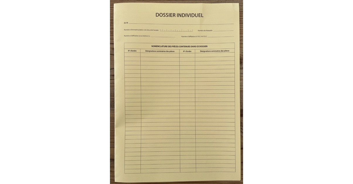 Dossier individuel d'agent cartonné - Formulaires et registres