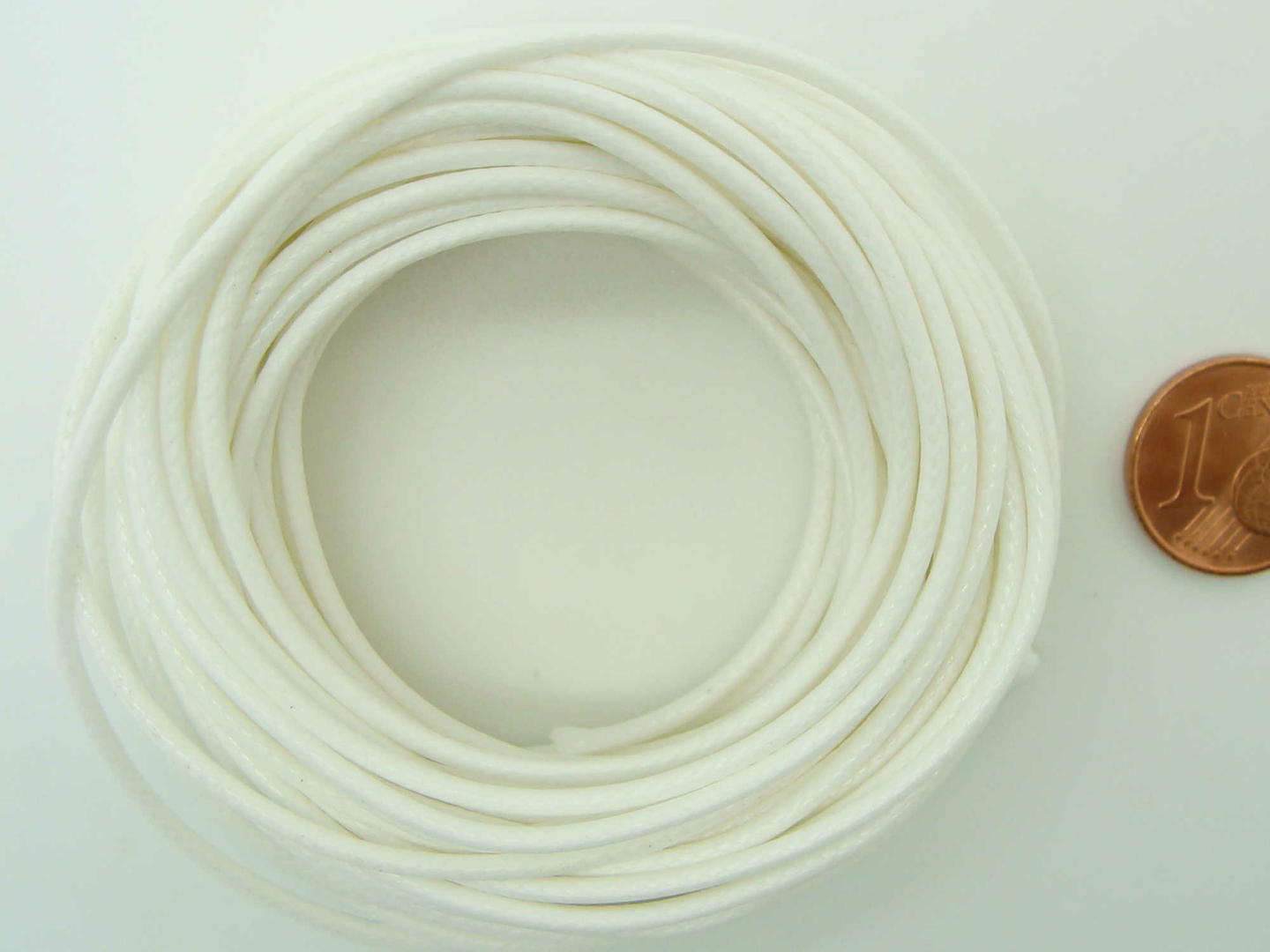 Fil polyester ciré Blanc 1,5mm en écheveau de 10 mètres - Polyester ...