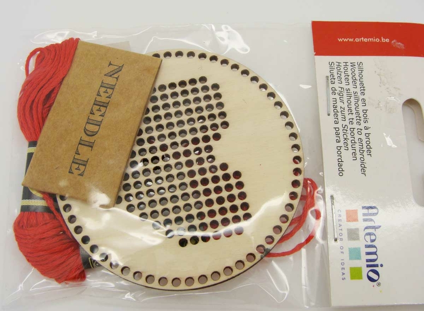 Kit broderie Coeur support rond 70mm fil rouge aiguille - MERCERIE/Kit ...