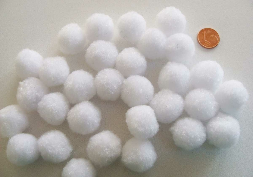 Pompons 20mm environ BLANC par 30 pièces - Pompons - FondBaie
