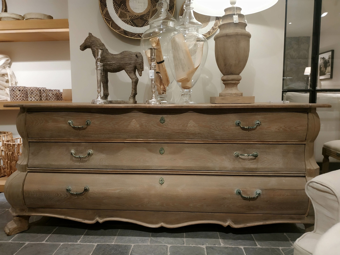 Commode Fitzgerald "tombeau" style Régence de Flamant - VILLA & DEMEURE