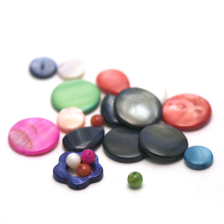 50 perles de nacre naturelle teintée ,assortiment de couleurs et de ...
