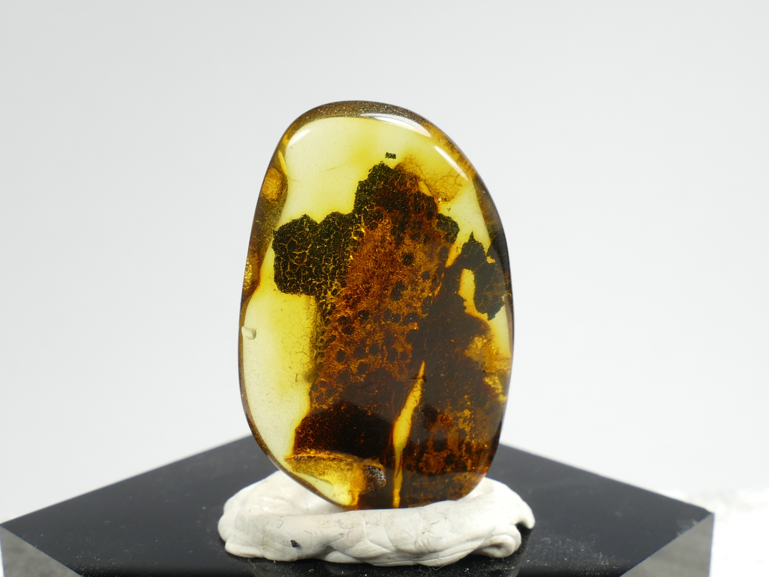 Boutique Ambre naturel de la Mer Baltique - Gemmes Aventures