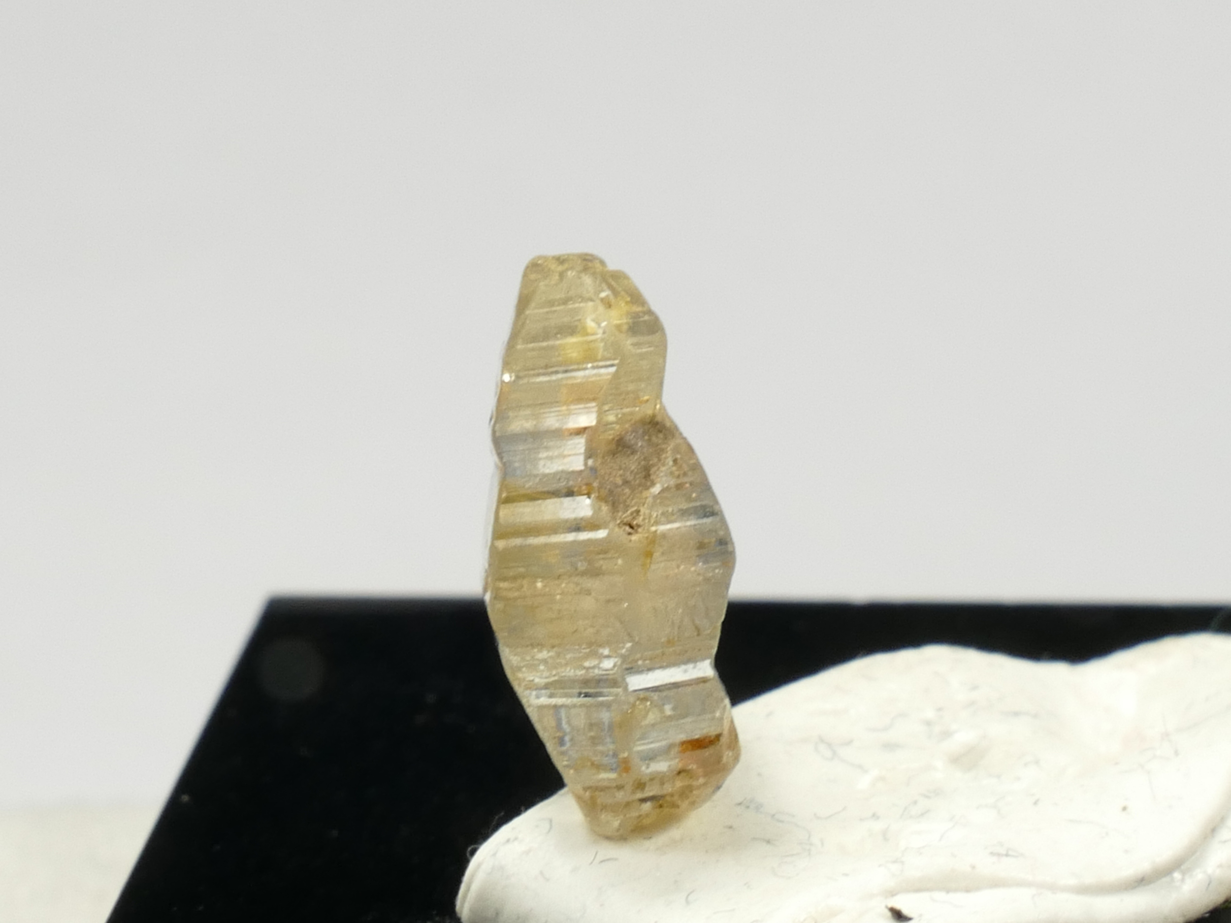 Boutique de Saphirs bruts et pierres précieuses - Gemmes Aventures