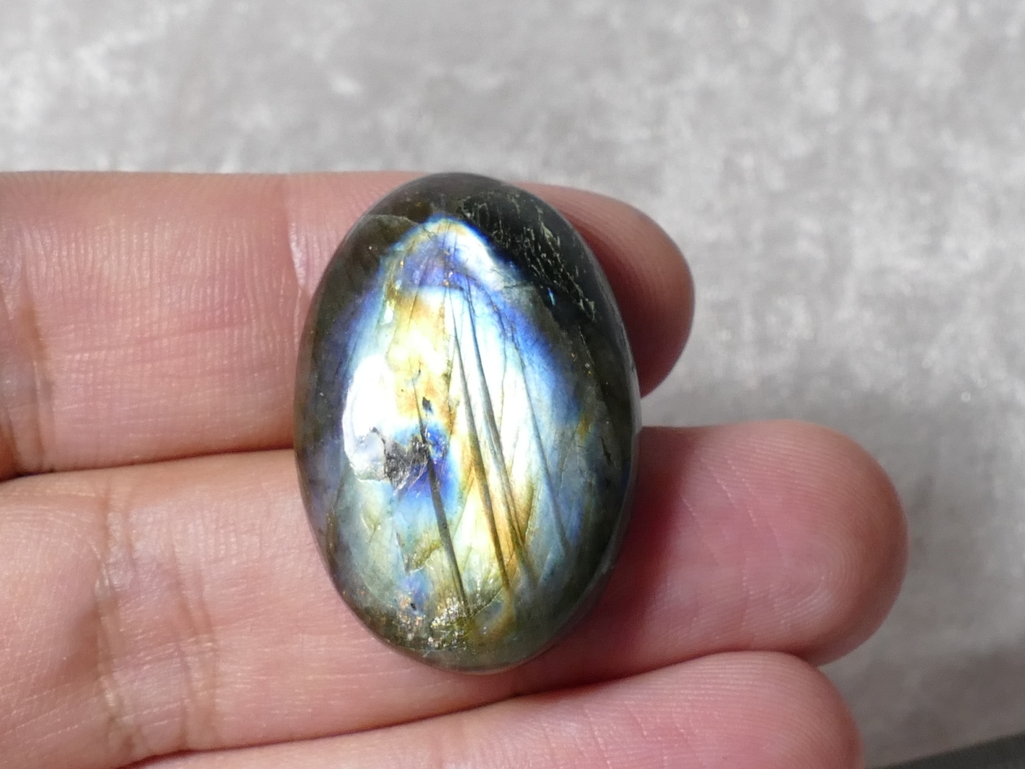 Labradorite Naturelle En Cabochon Ovale Gemmes Aventures labradorite-naturelle-en-cabochon-ovale-gemmes-aventures