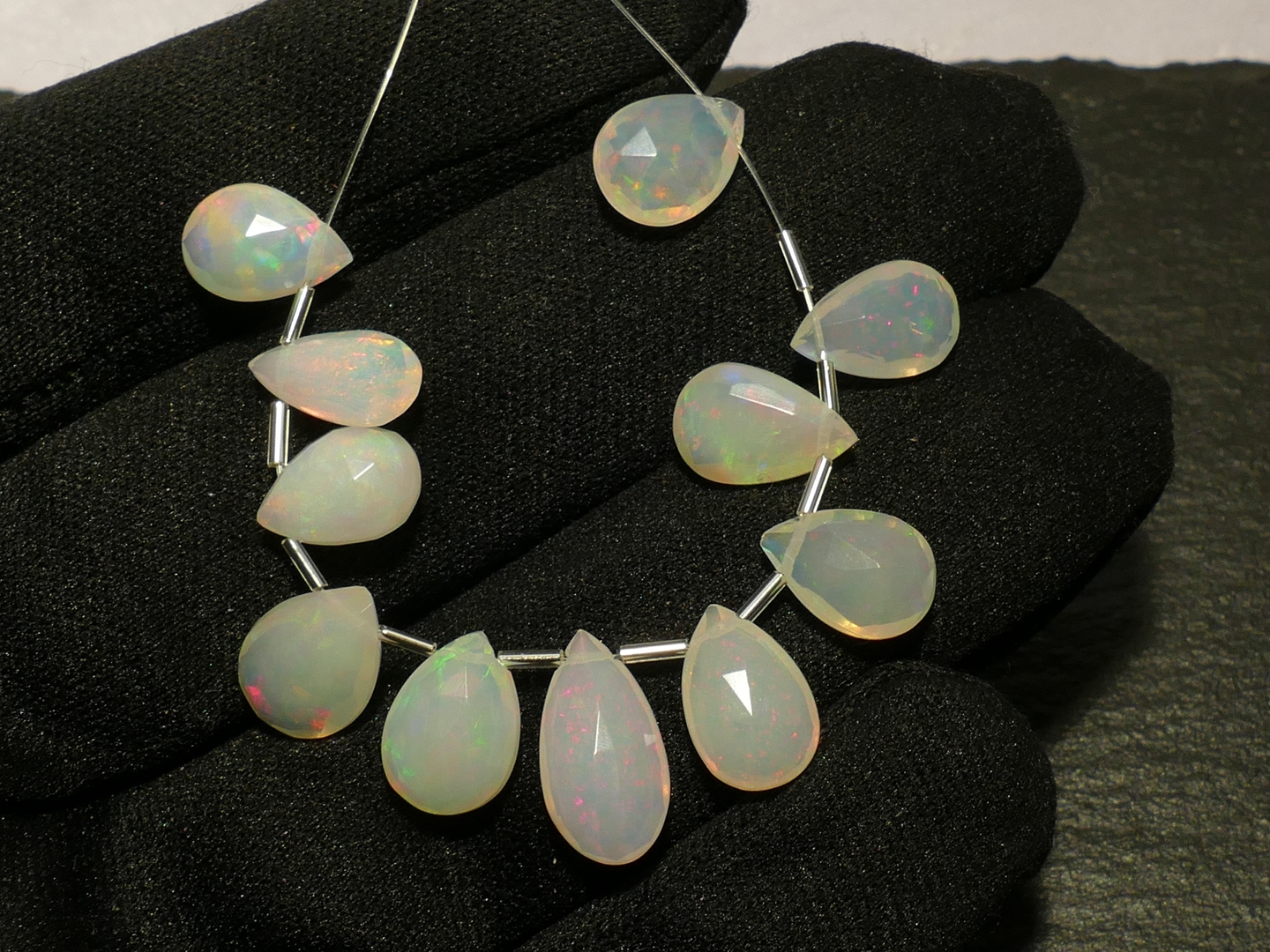 Perles d'Opale noble naturelle d'Ethiopie goutte Gemmes Aventures