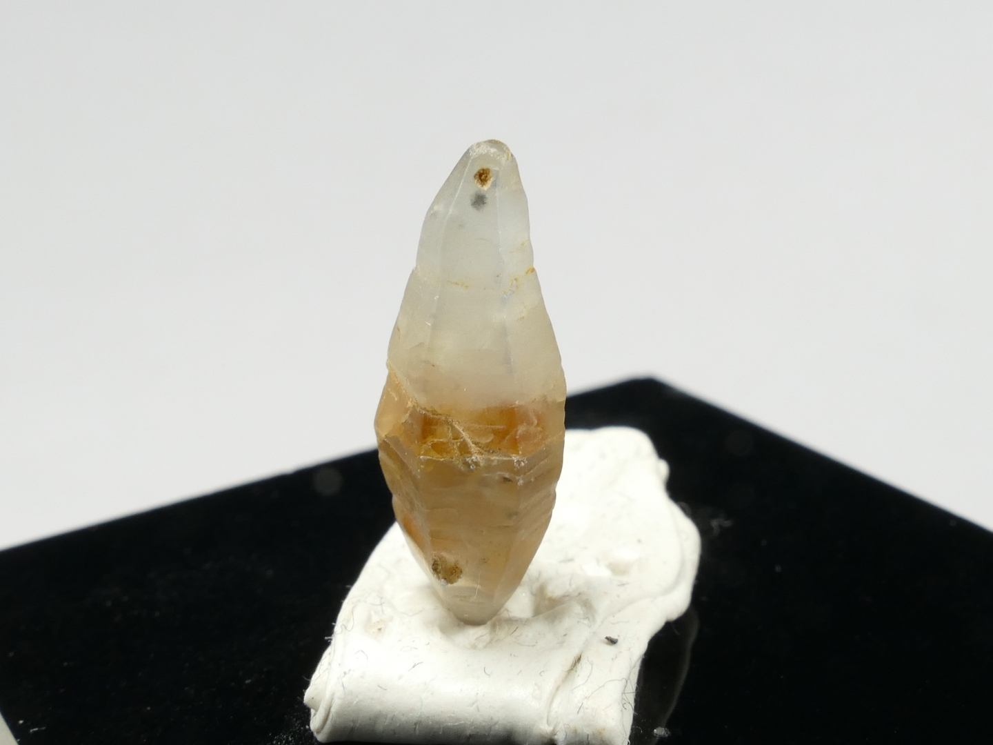 Spécimen de Saphir naturel brut de forme naturelle terminée 6.44ct de ...