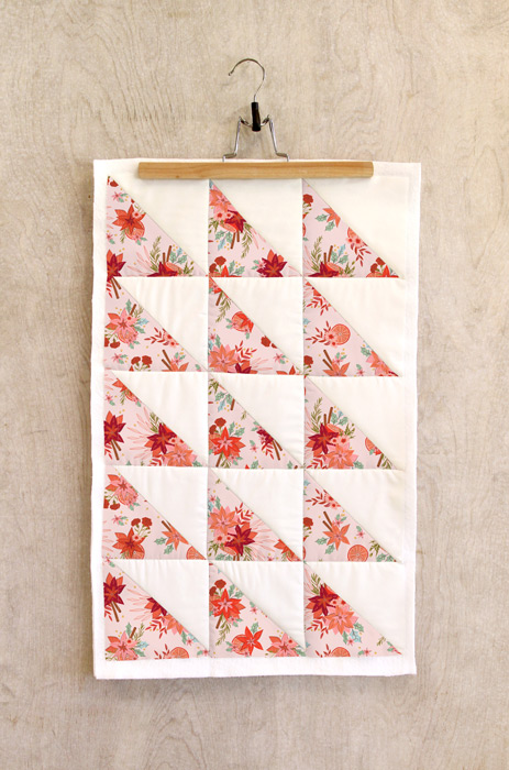 COUPON de Tissu Christmas in the cabin - Yuletide Blossoms 80 x 110 cm ...