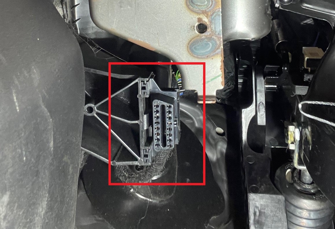 Comment trouver la prise OBD2 sur BMW X2 Xdrive 2.0D