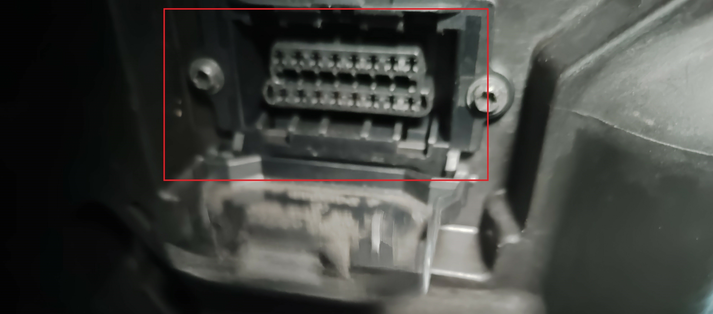 Trouver la prise OBD2 sur Mercedes Classe C 220 CDI