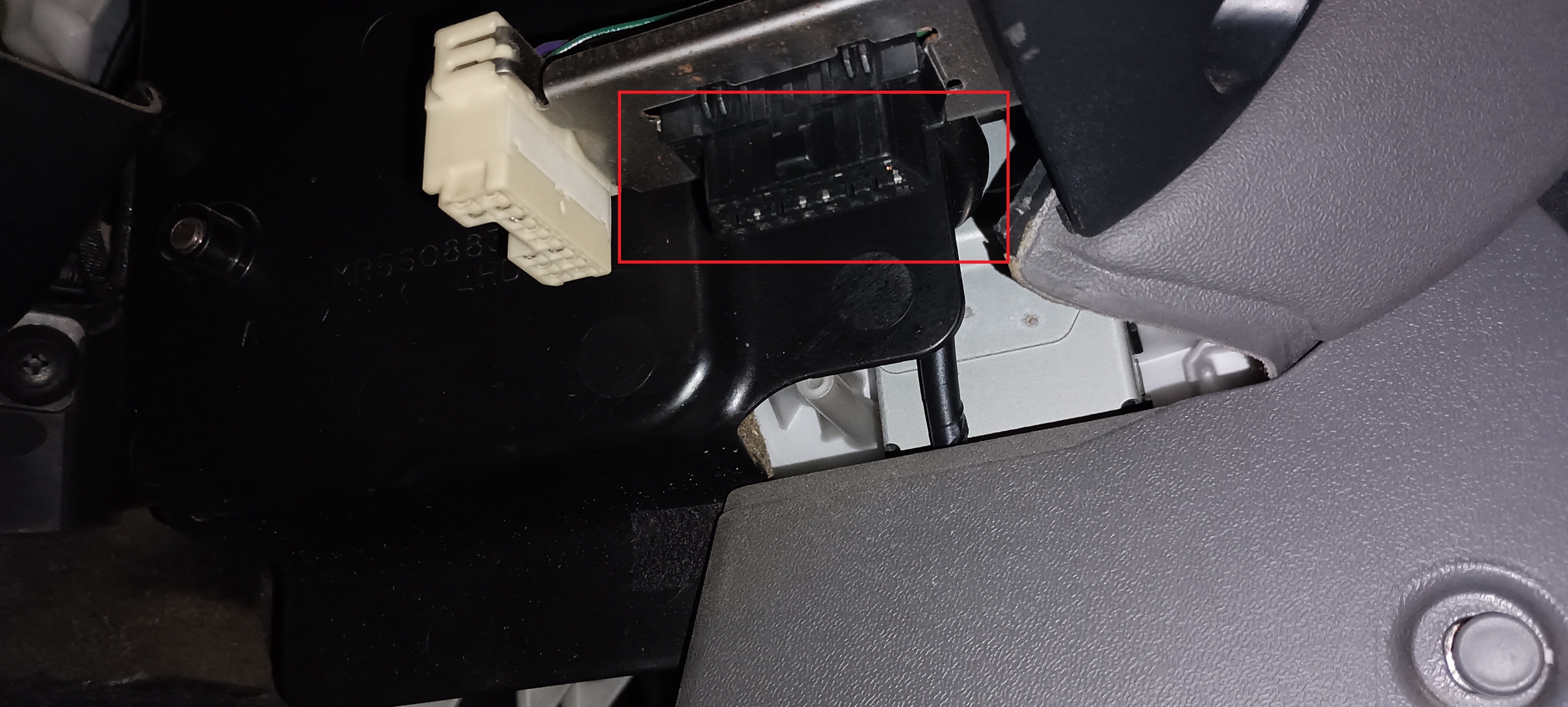 Trouver la prise OBD2 sur votre Mitsubishi Pajero 3