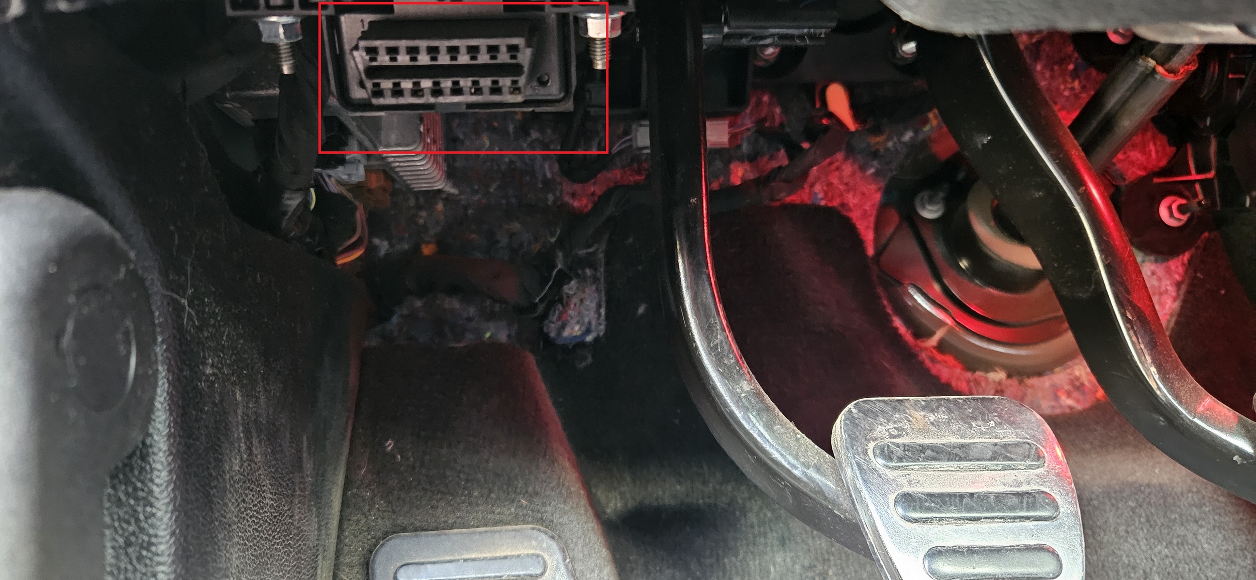 Comment trouver la prise OBD2 sur Ford Mustang Ecoboost