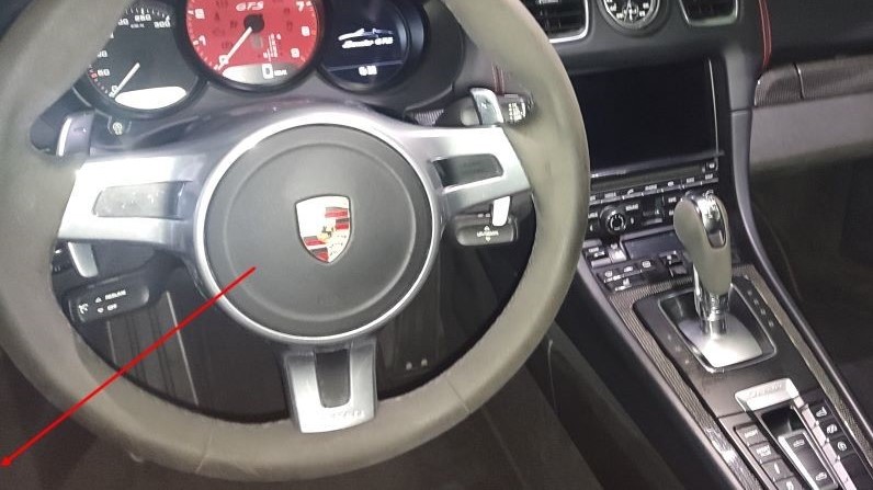 Trouver la prise OBD2 sur Porsche Boxster GTS T981