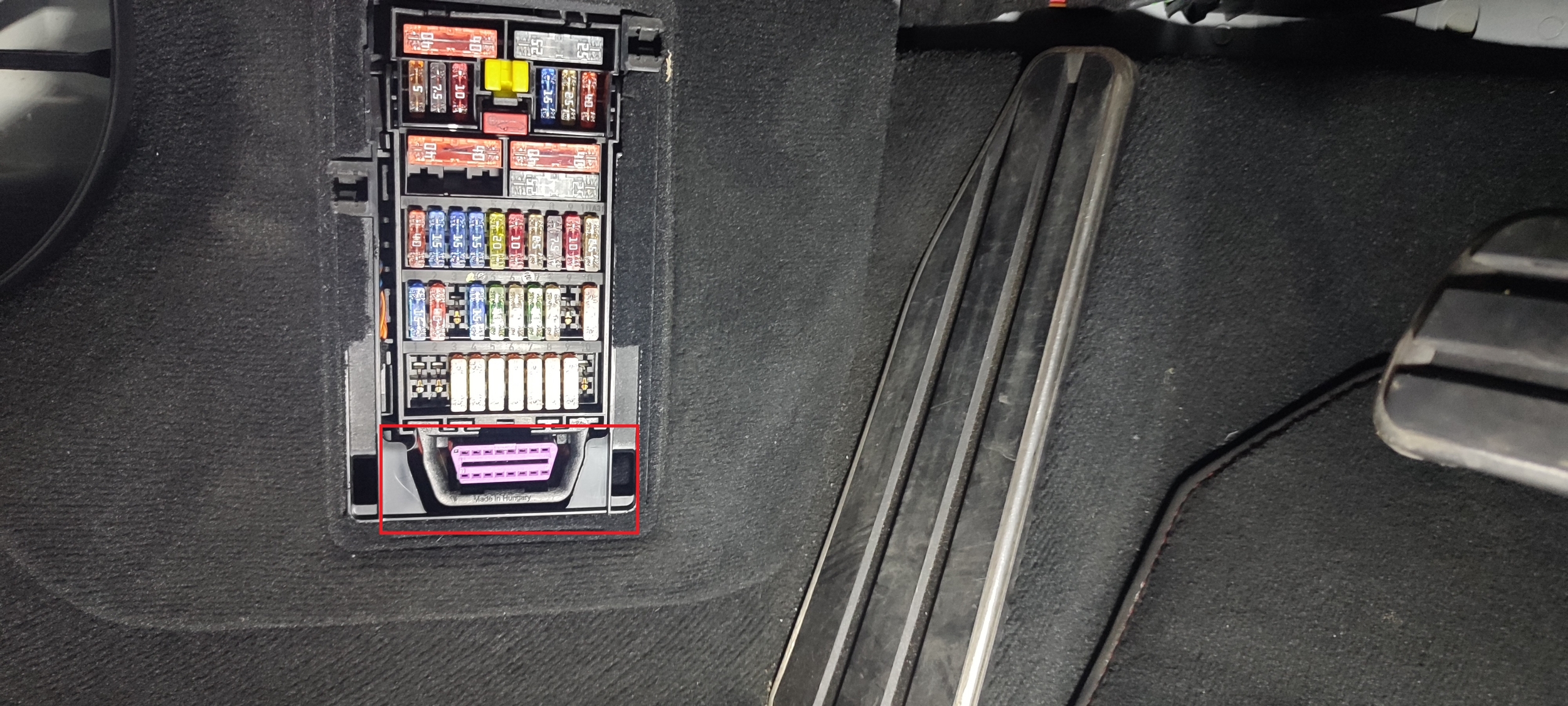 Trouver la prise OBD2 sur Porsche Boxster GTS T981