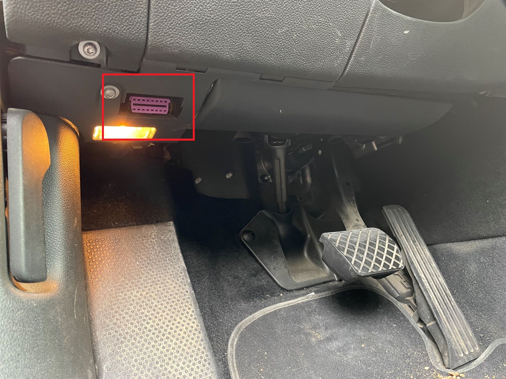 Comment trouver la prise OBD2 sur votre Skoda Superb II