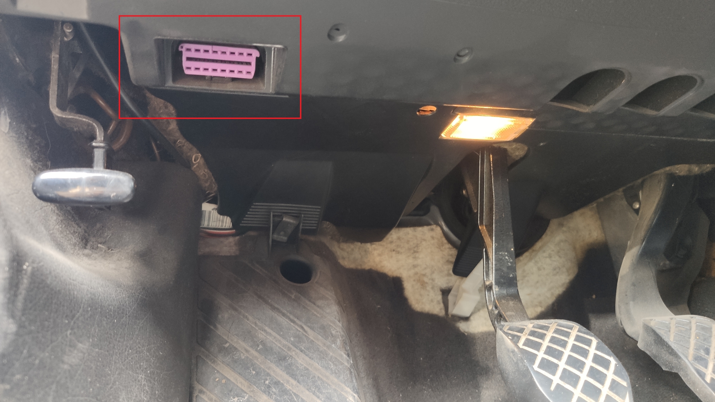 Trouver la prise OBD2 sur votre véhicule Audi A6 avant C5
