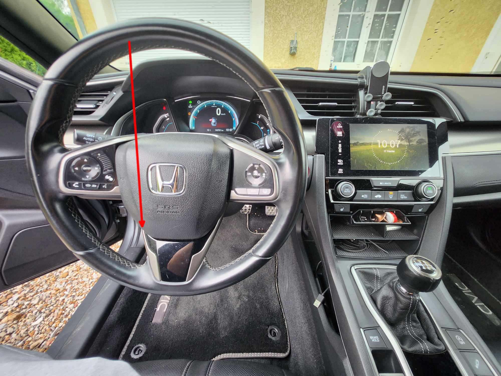 Trouver la prise de diagnostic OBD2 sur Honda Civic X