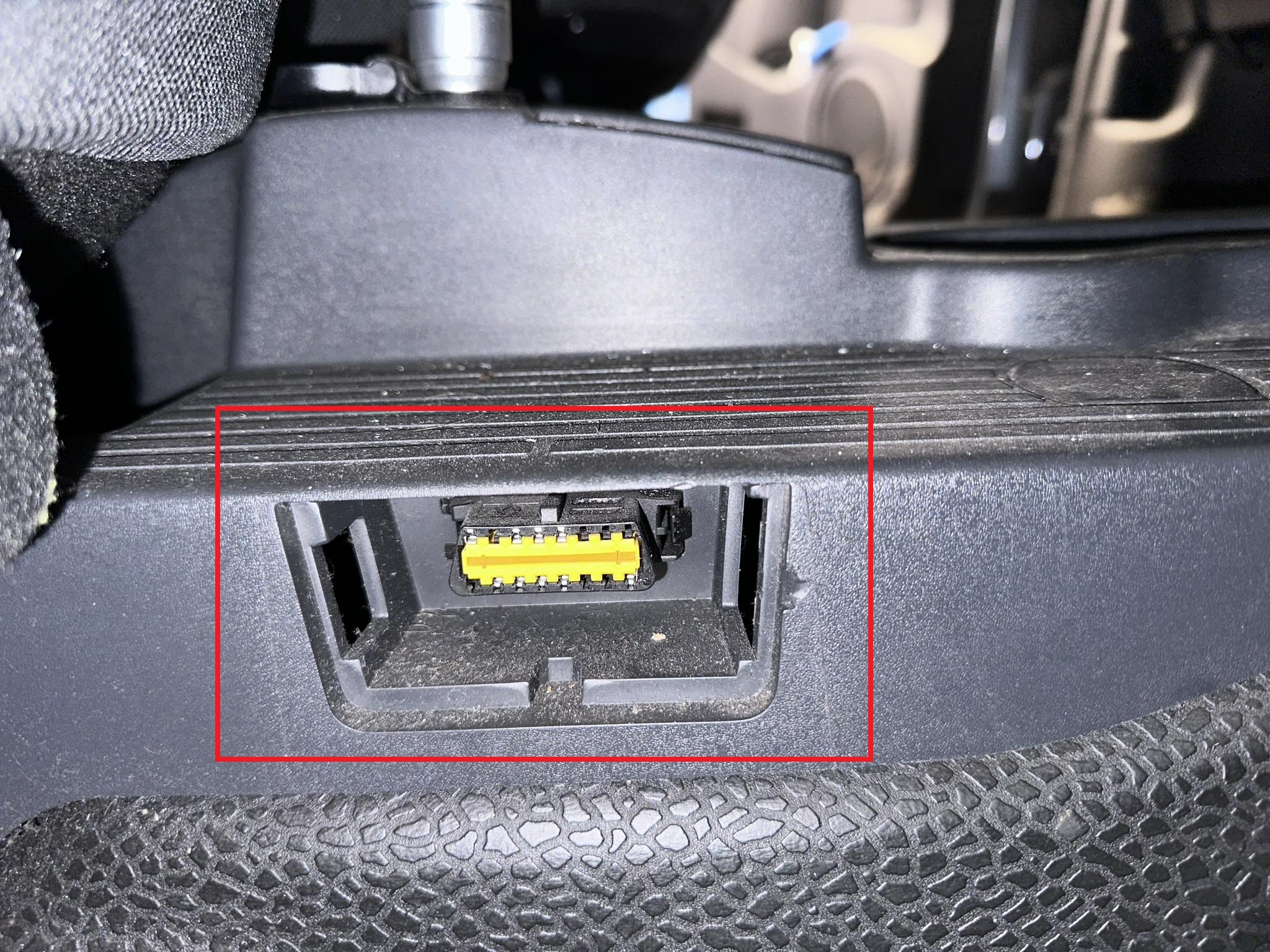 Comment trouver la prise OBD2 sur votre Mercedes Citan