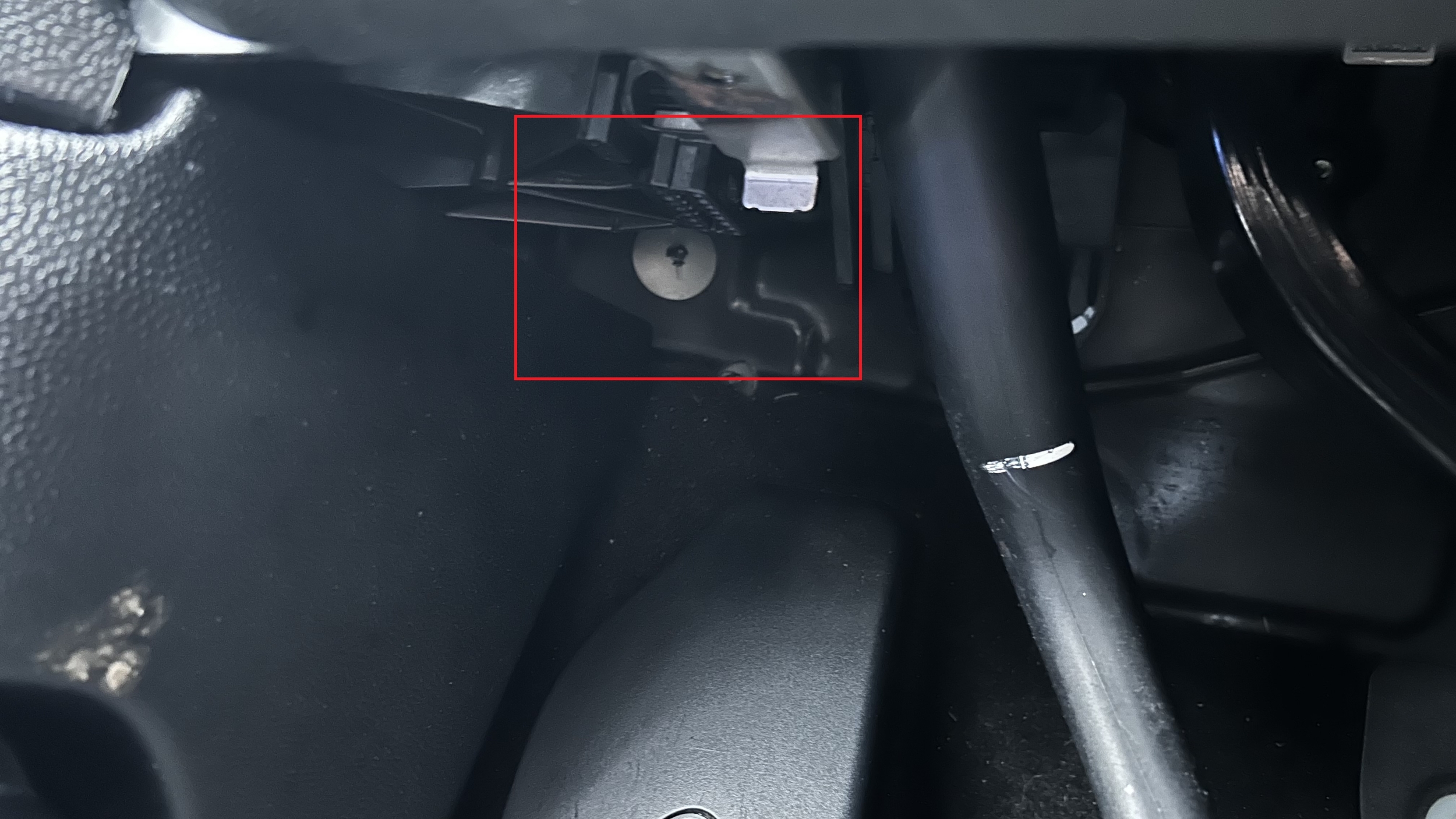 Trouver la prise OBD2 sur votre Mini One 102 ch F56