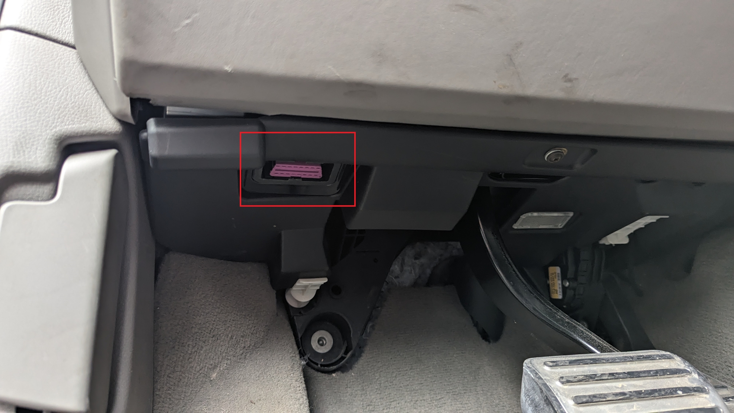 Comment trouver la prise OBD2 sur Porsche Cayenne S