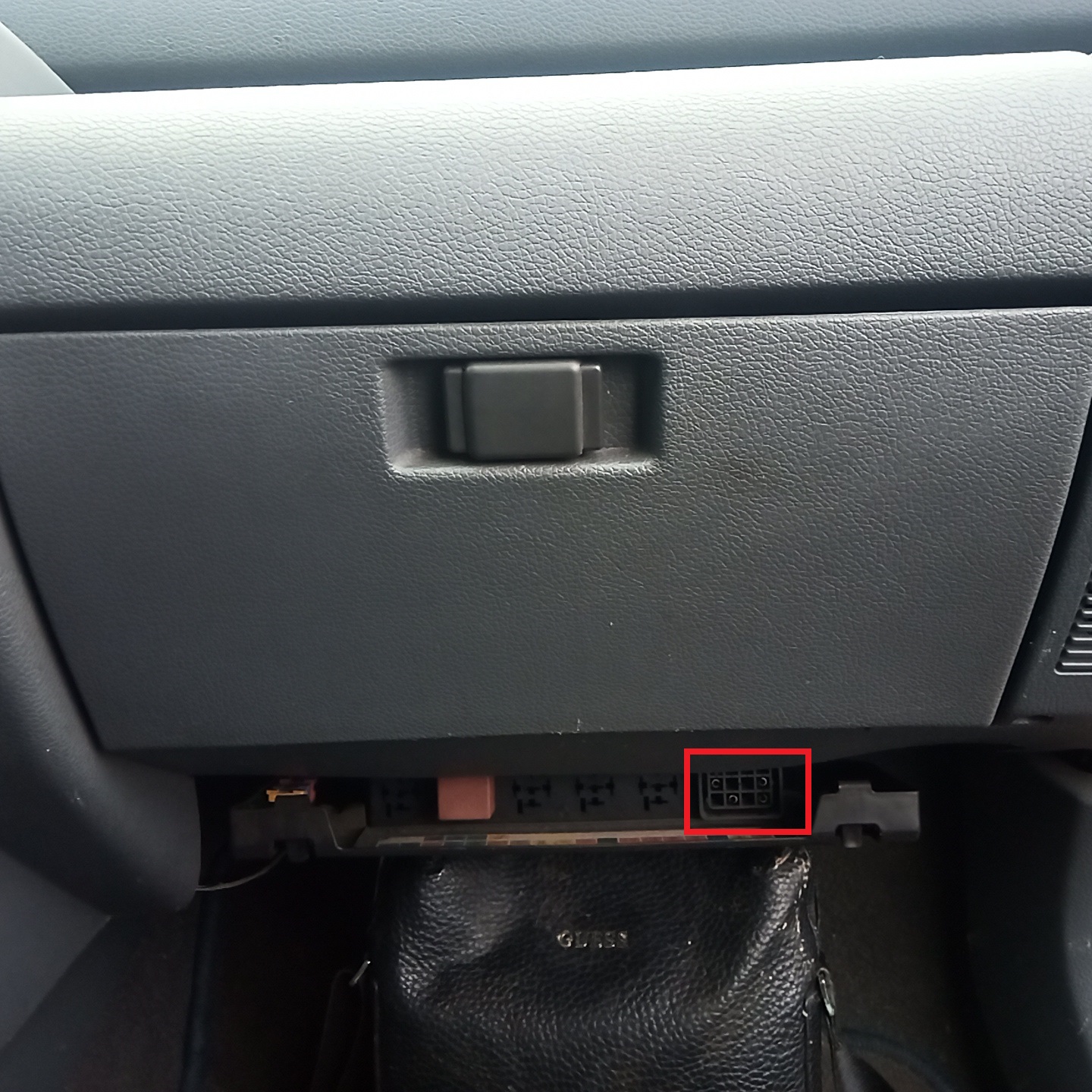 Trouver la prise OBD2 sur Renault Renault Clio 1 Phase 3