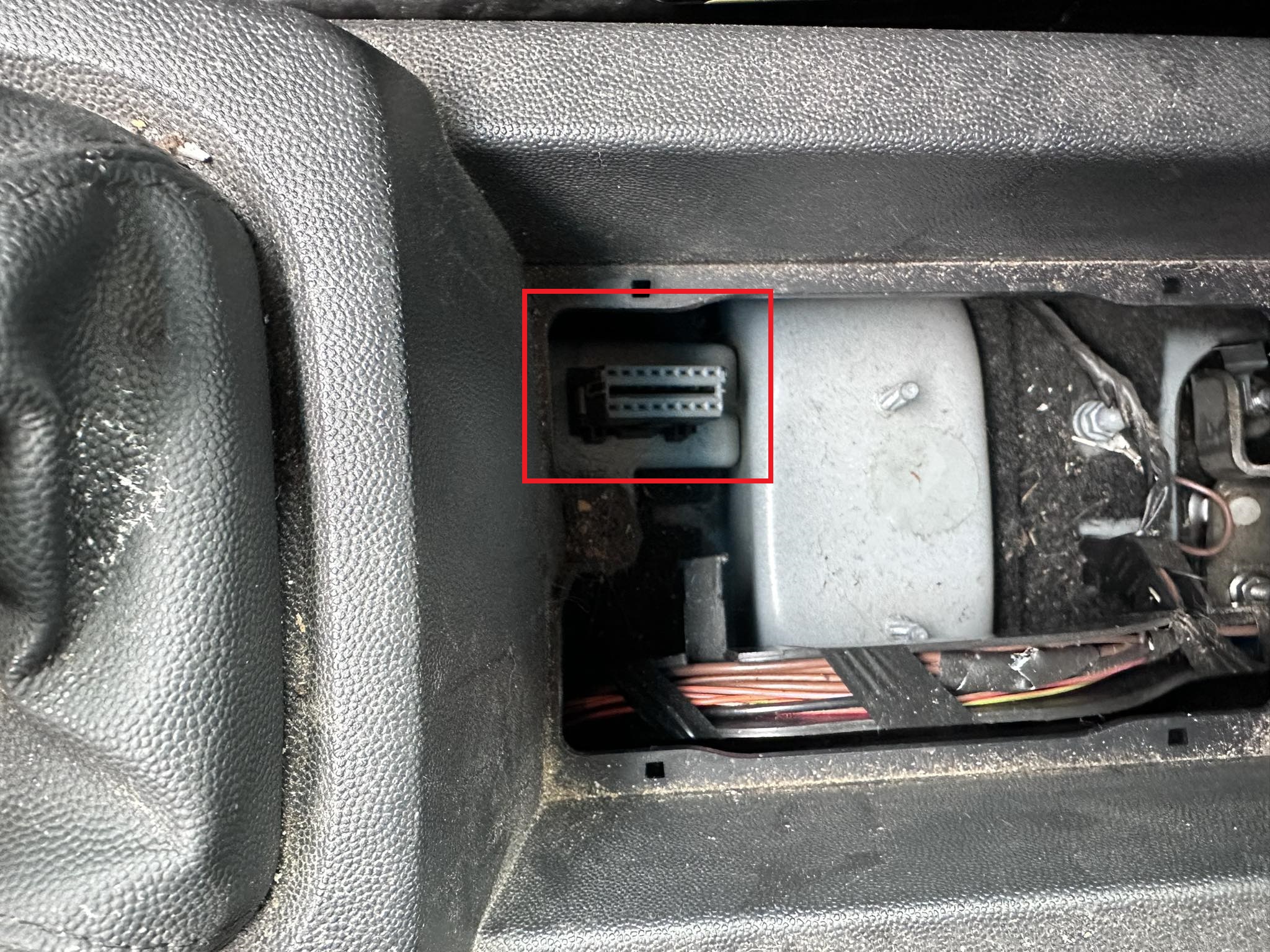 Comment trouver la prise OBD2 sur votre Opel Meriva
