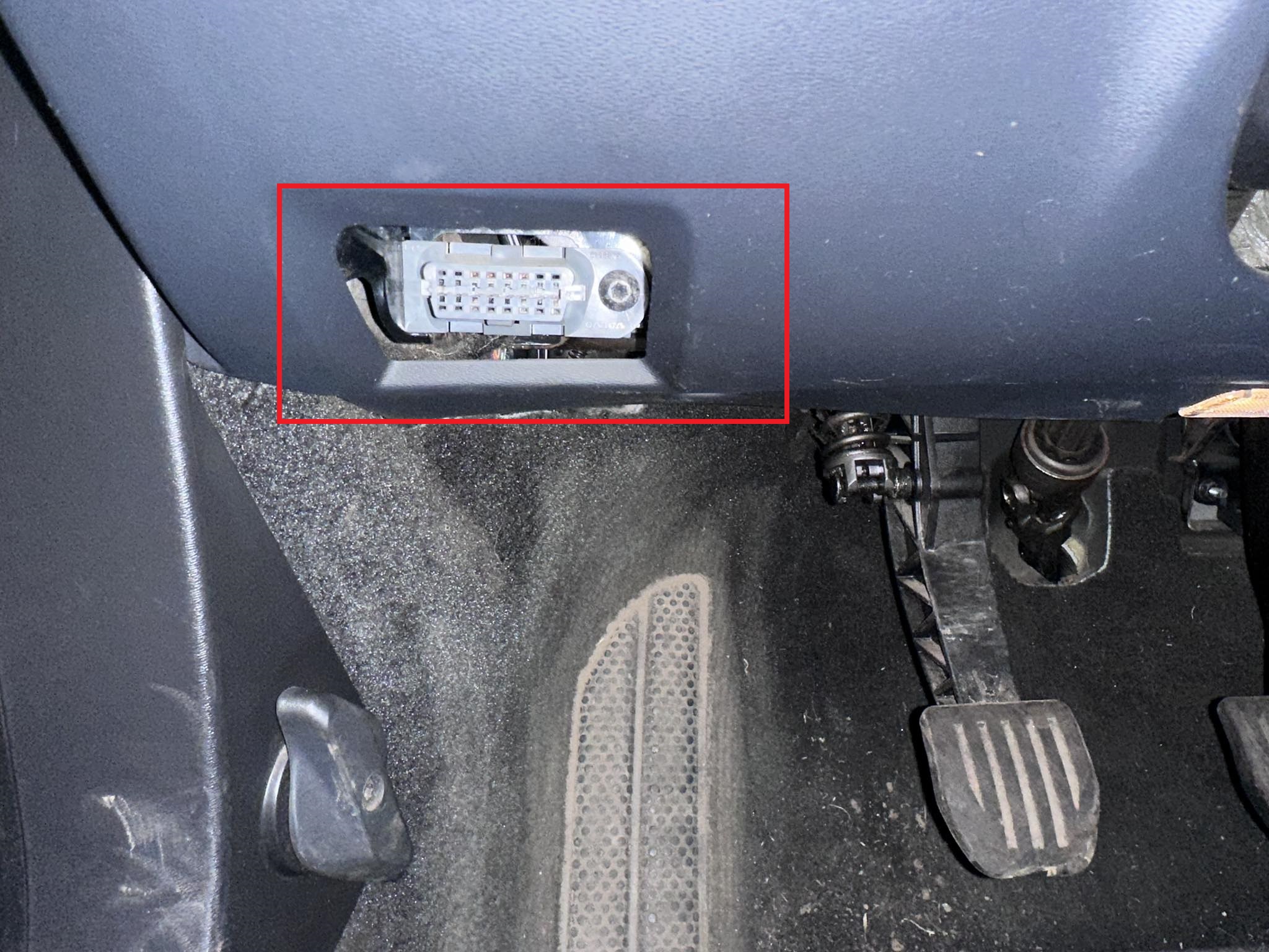 Comment trouver la prise OBD2 sur votre Volvo V60