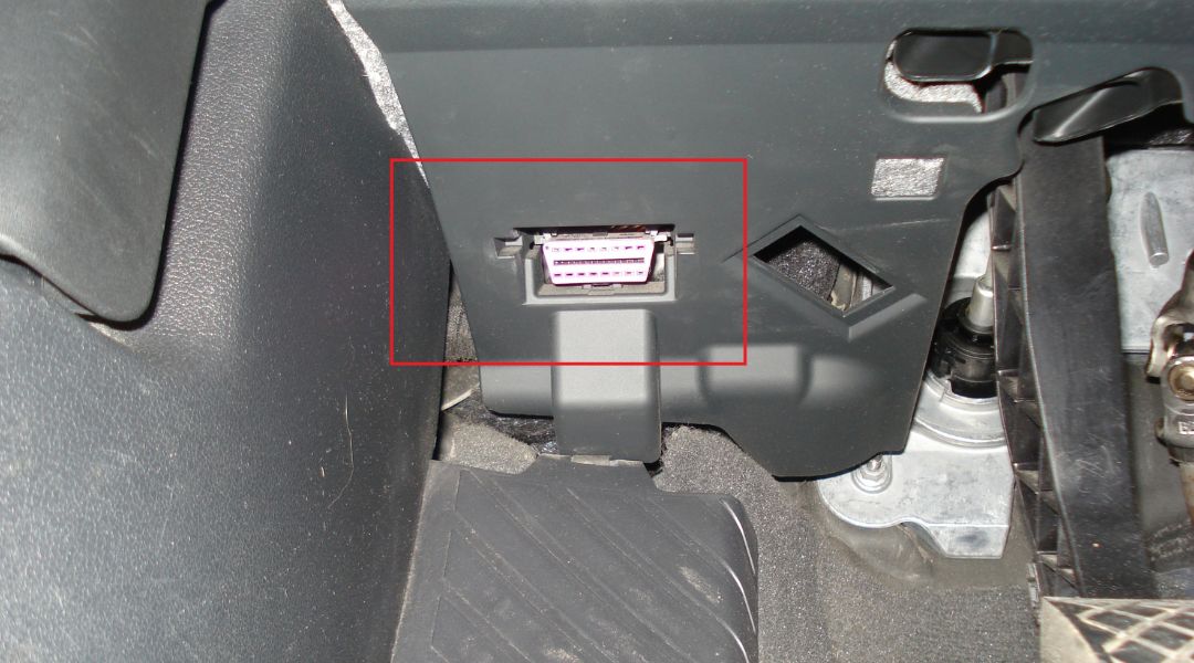 Comment trouver la prise OBD2 sur une Audi A4 B8 2.0 TDI