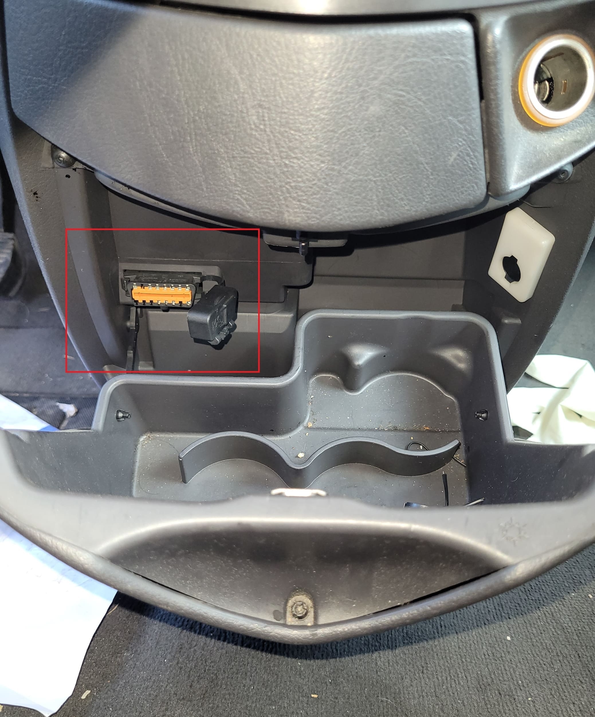 Comment trouver la prise OBD2 sur votre Citroën C8