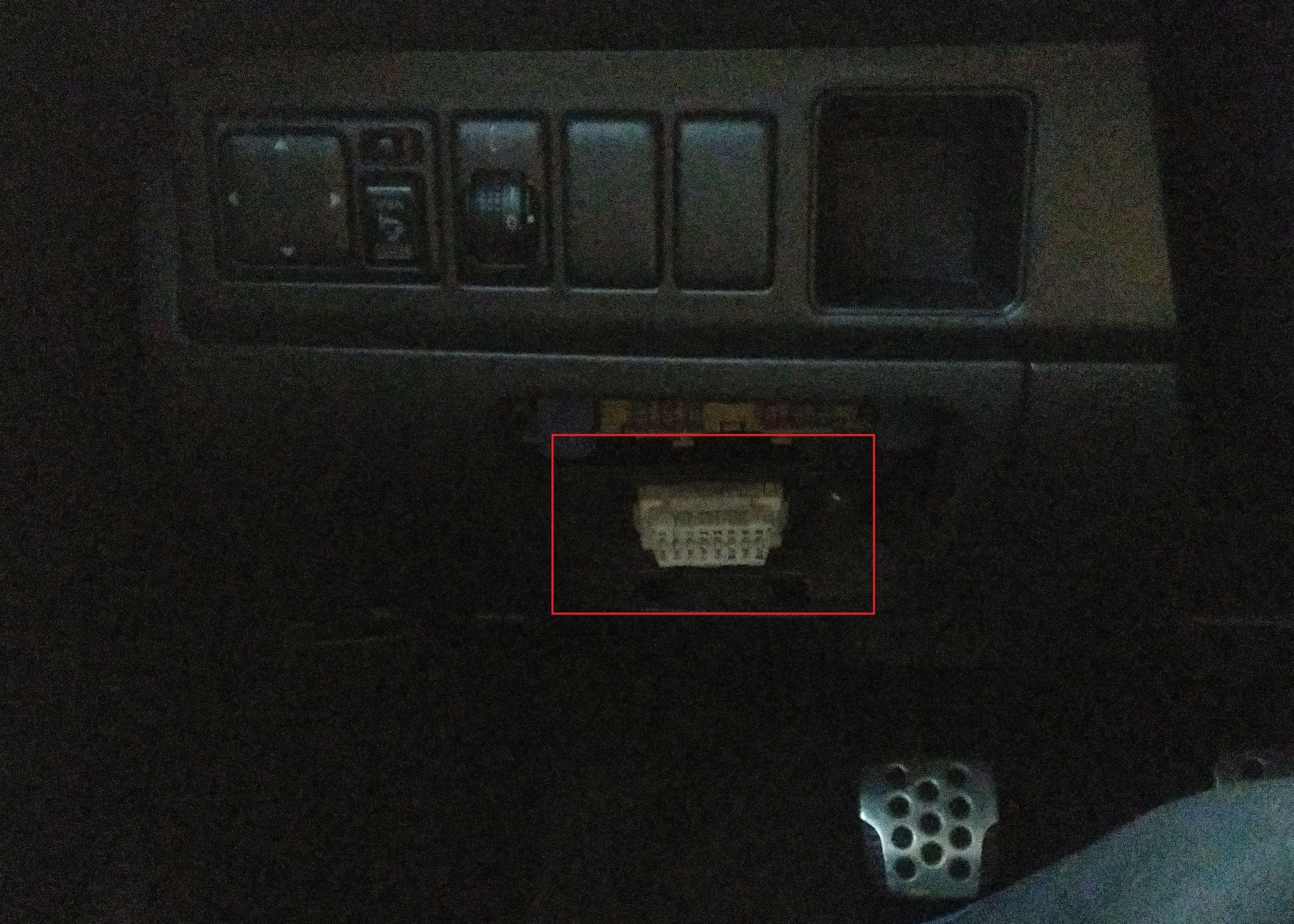 Comment trouver la prise OBD2 sur votre Nissan Note