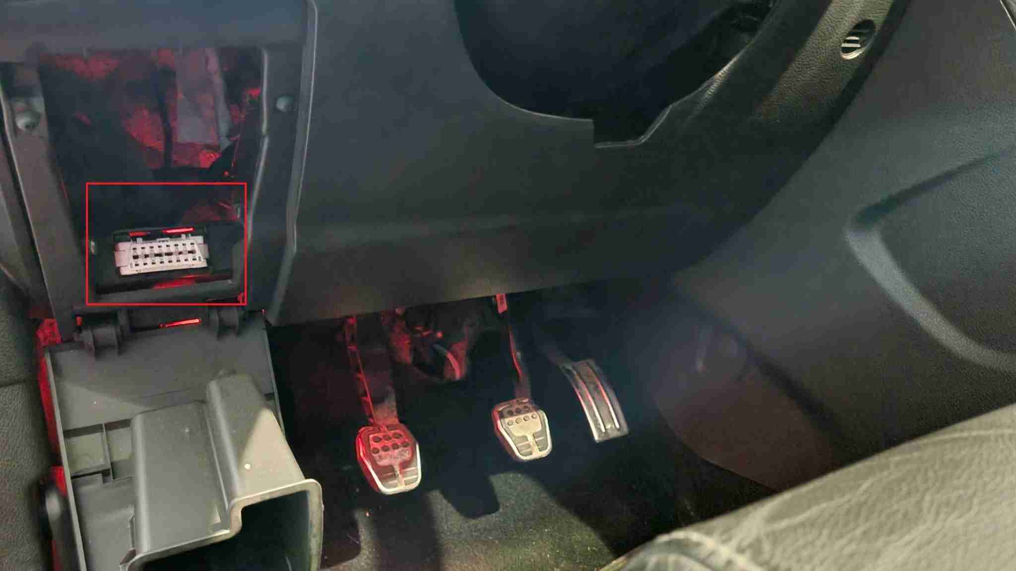 Comment trouver la prise OBD2 sur votre Ford Focus 2012