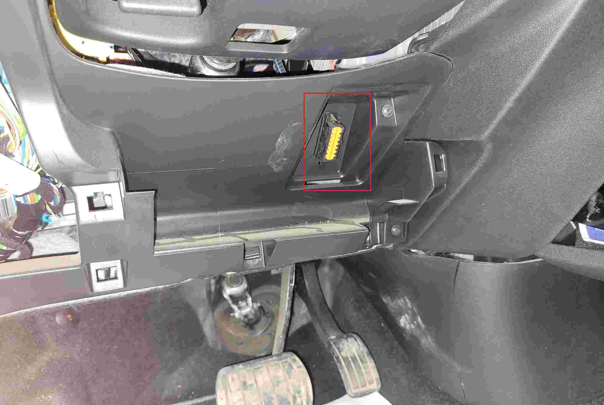 Comment trouver la prise OBD2 sur Citroën C4 Spacetourer