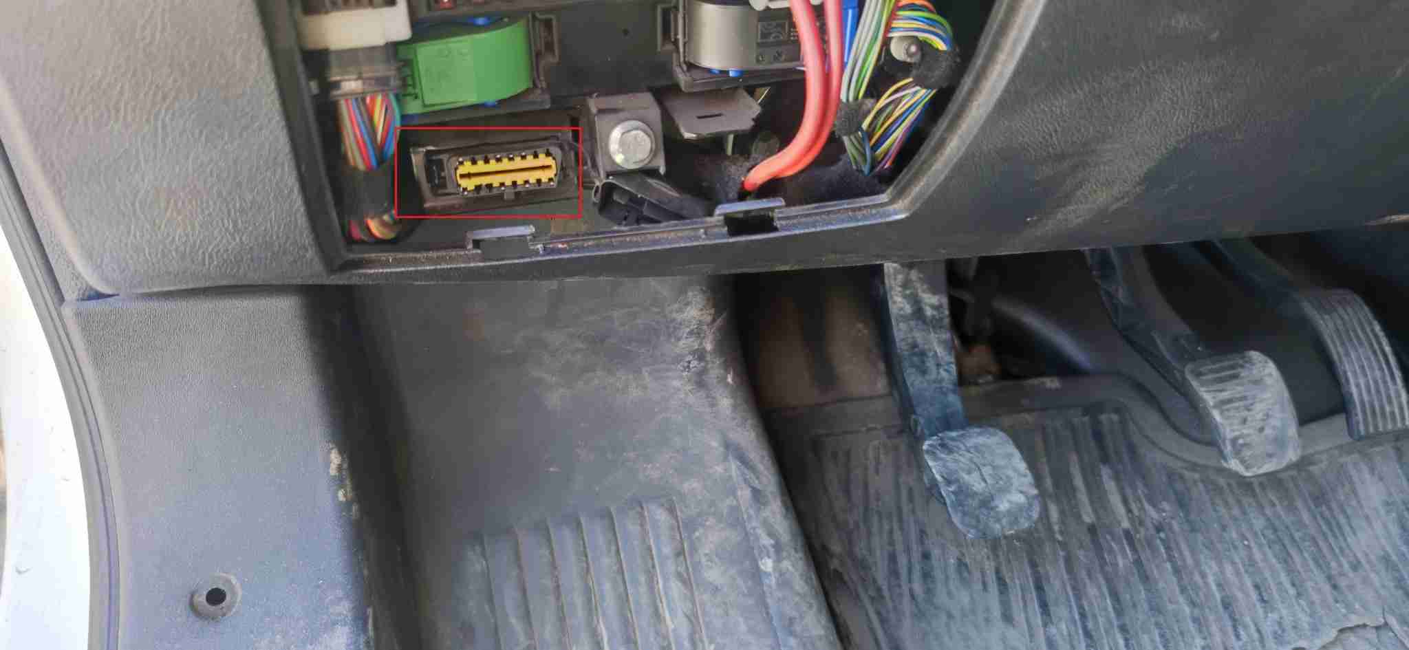 Trouver la prise de diagnostic OBD2 sur Peugeot Boxer