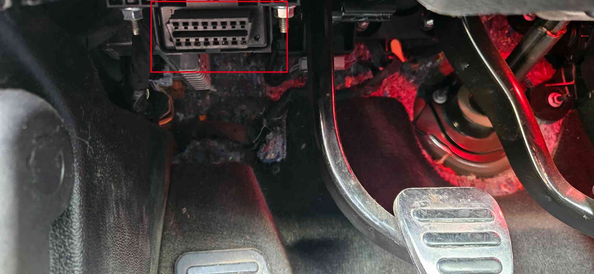 Comment trouver la prise OBD2 sur Ford Mustang Ecoboost