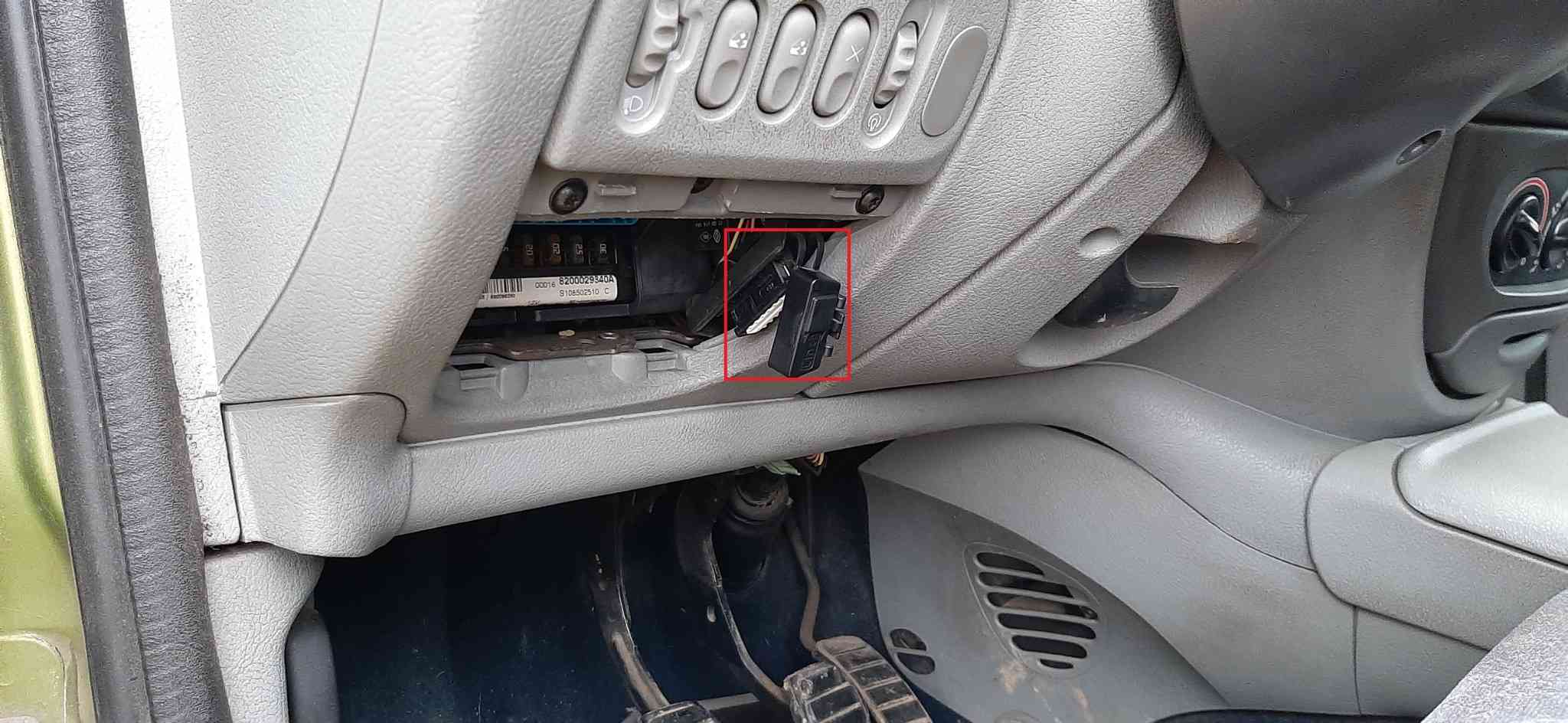 Comment trouver la prise OBD2 sur votre Renault Scenic 1
