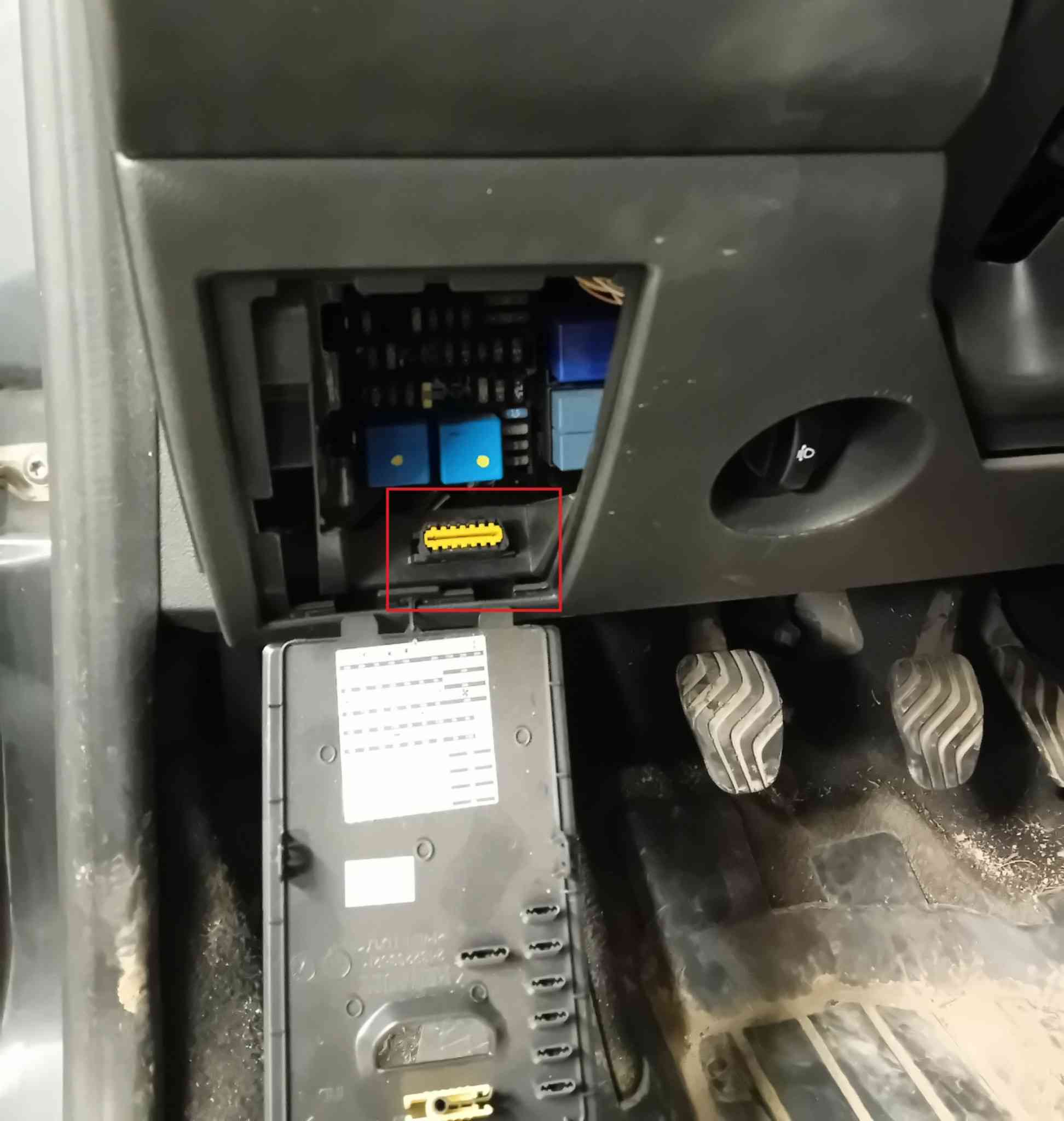 Comment trouver la prise OBD2 sur Dacia Duster 2 phase 1