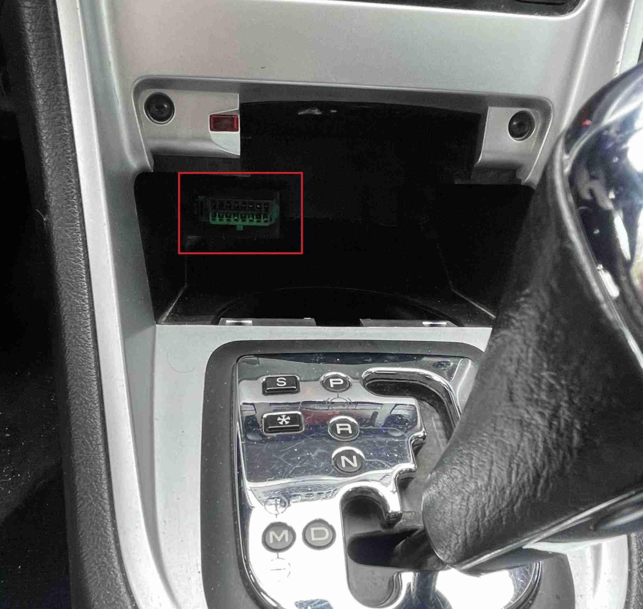 Trouver la prise de diagnostic OBD2 sur Peugeot 307 phase 2