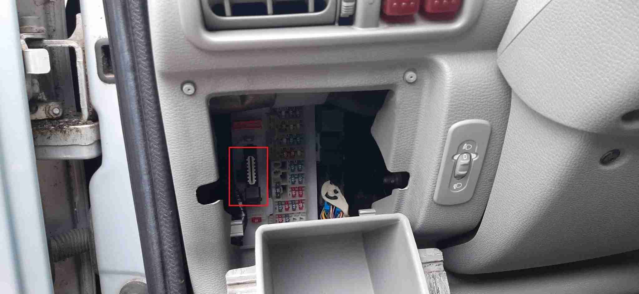 Comment trouver la prise OBD2 sur votre Renault Twingo 1