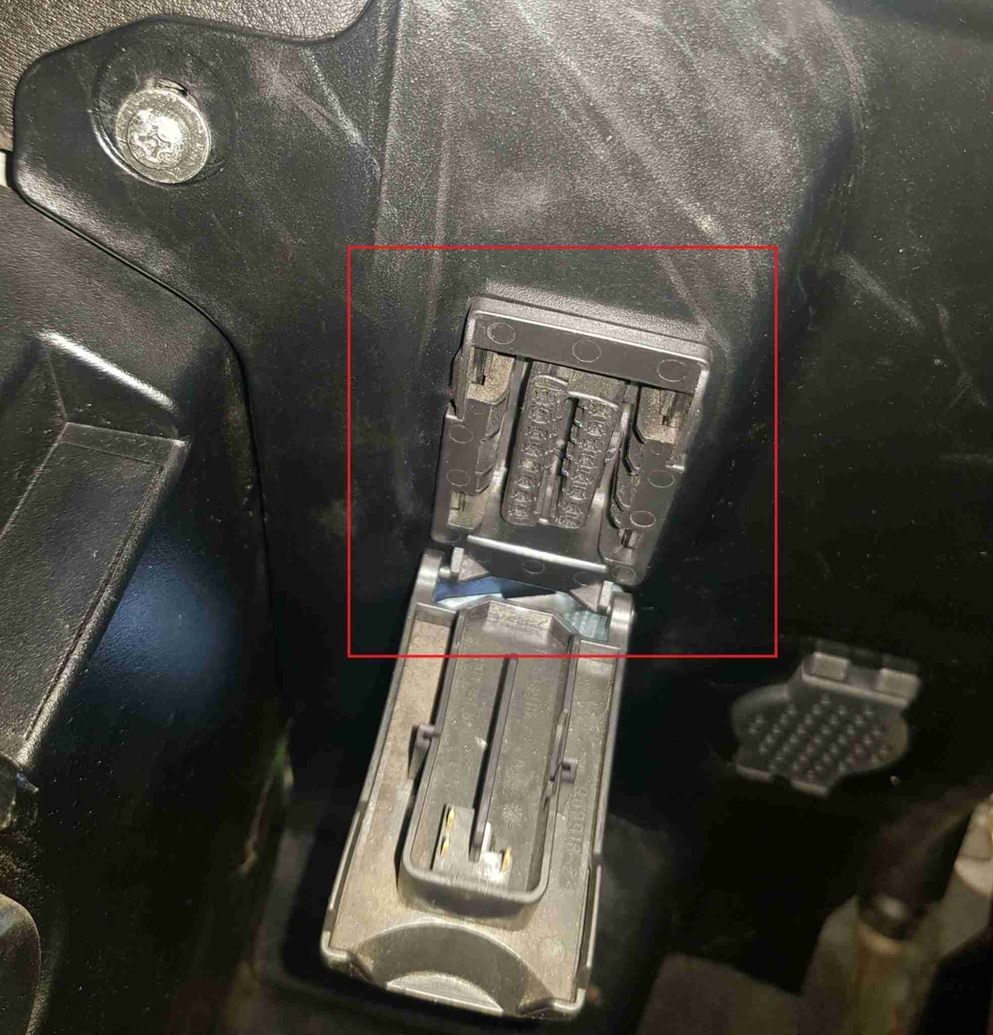 Comment trouver la prise OBD2 sur BMW Série 3 E46 Coupé