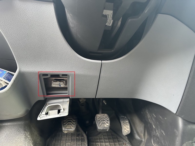 Comment trouver la prise OBD2 sur Ford Transit Custom