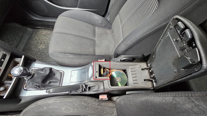 Trouver la prise diagnostic OBD2 sur Peugeot 407 SW