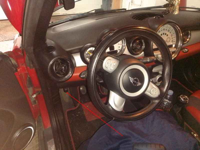 Comment trouver la prise OBD2 sur votre Mini Cooper R57