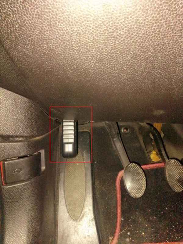 Comment trouver la prise OBD2 sur votre Mini Cooper R57
