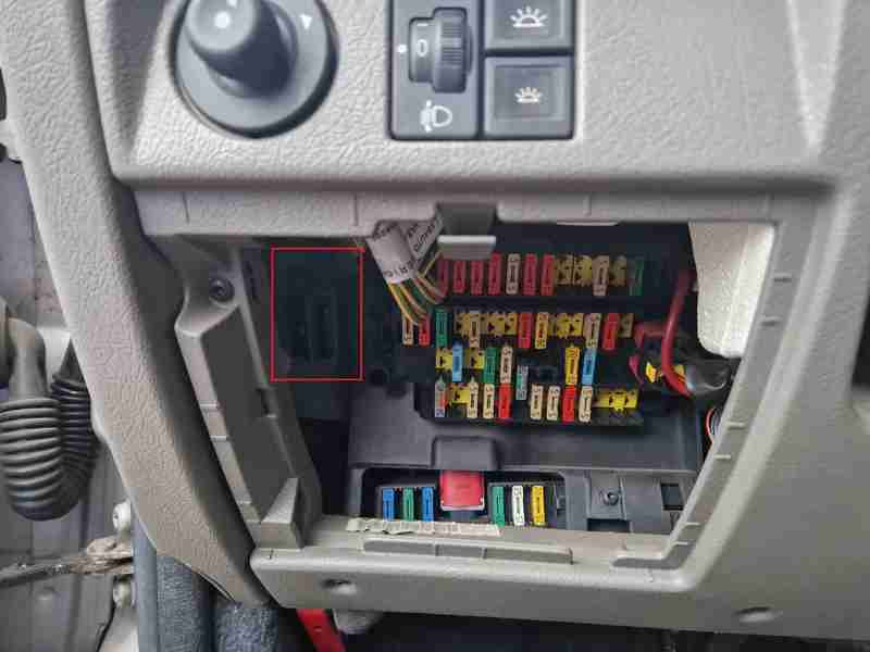 Comment trouver la prise OBD2 sur Citroën Xsara 2 Picasso