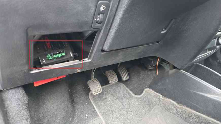 Comment trouver la prise OBD2 sur votre Citroën Saxo