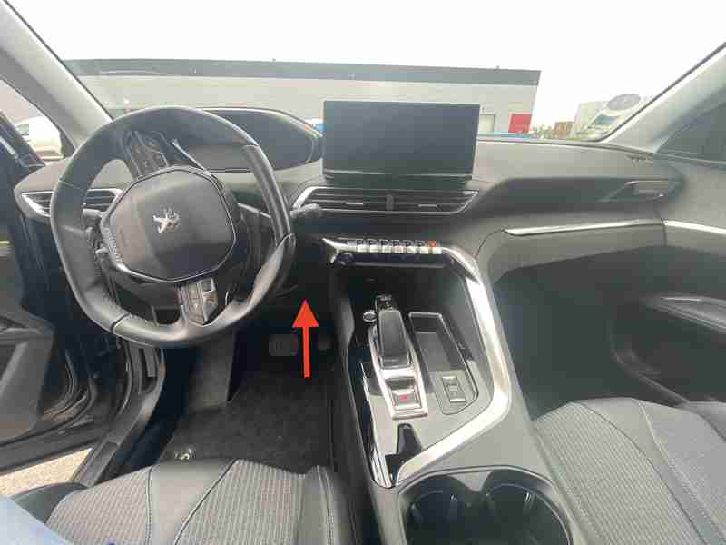 Où se trouve la prise diagnostic OBD2 sur Peugeot 3008 PH2